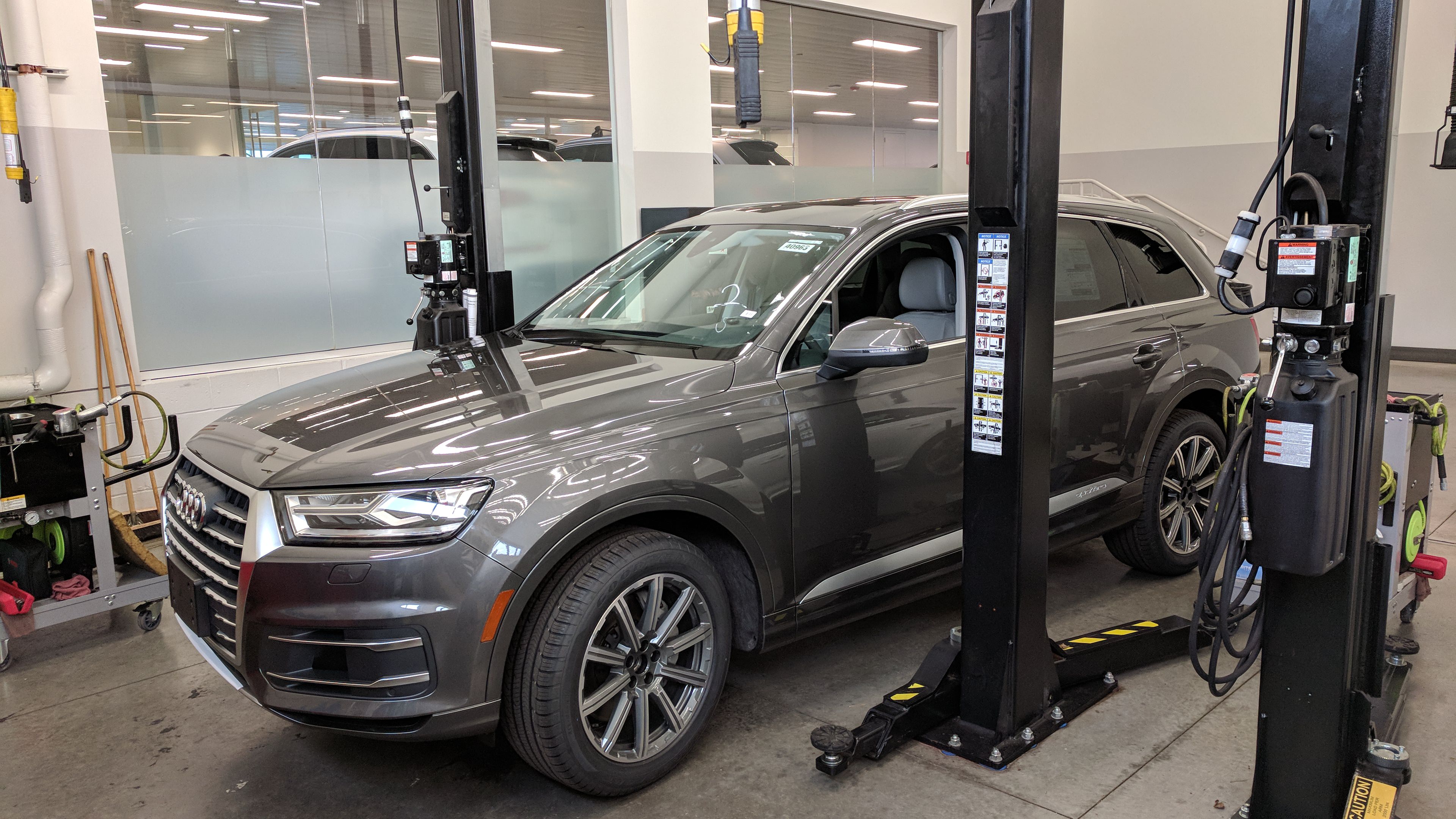 Samurai Gray Q7 Just Arrived at USA Dealer - Pics - Page 5 - AudiWorld ...